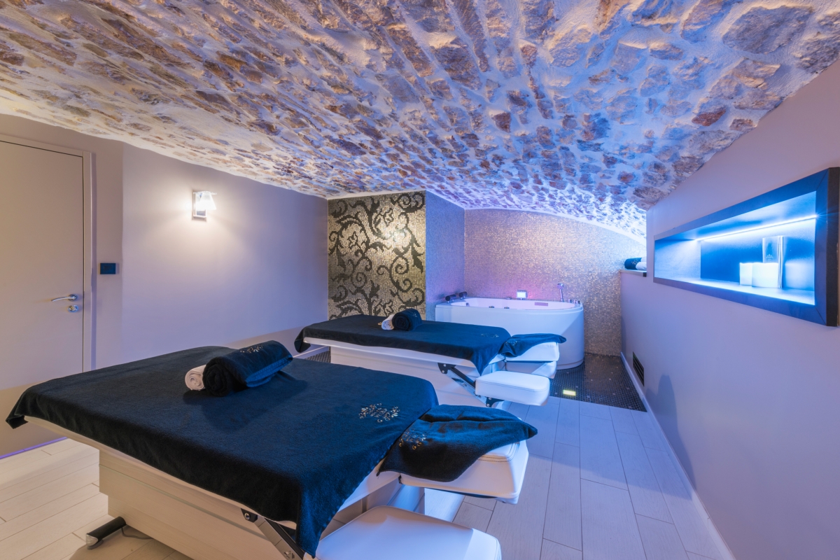 A SPA with a medieval atmosphere in an ancient crypt - Social Design ...